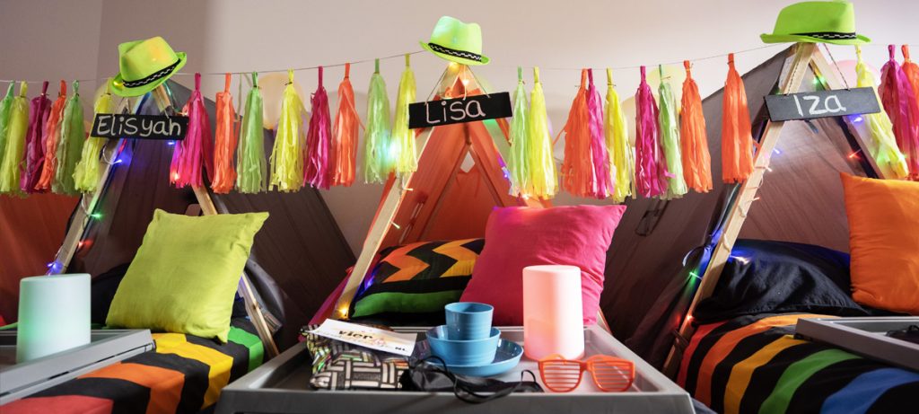 Tipi Slaapfeestje met Neon Thema - Vier je kinderfeestje!